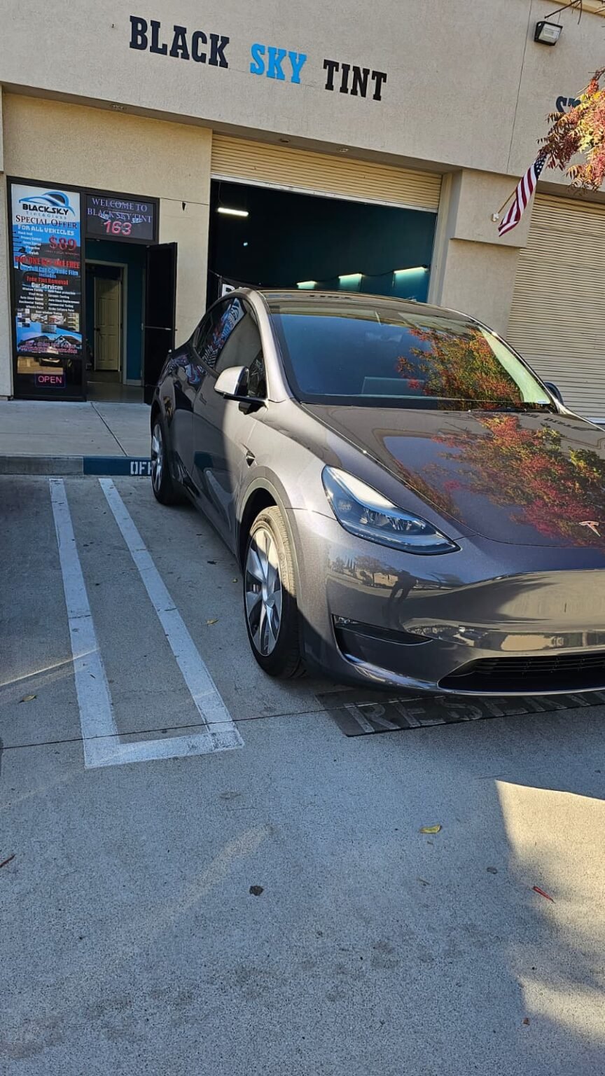 Tesla’s Especial – Black Sky Tint & Glass